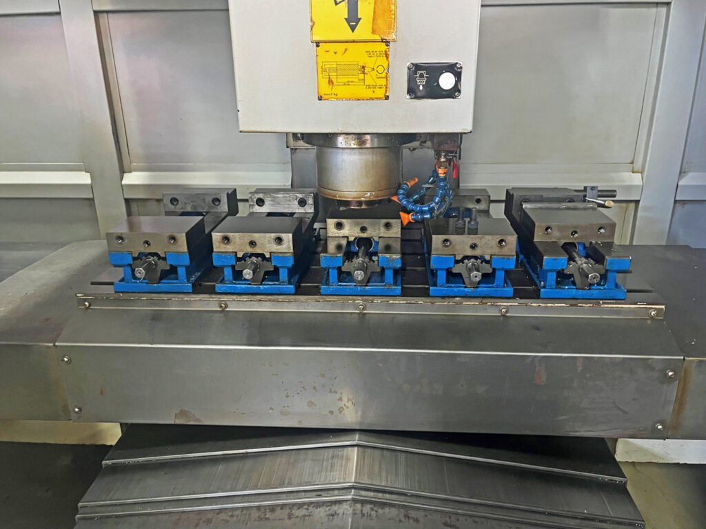 Hardinge Bridgeport 24" x 40" Vertical Machining Center, XV1000 ...