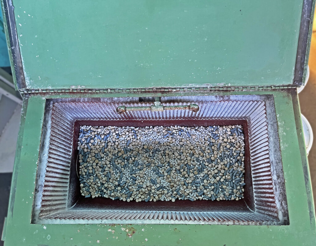 Ultramatic 3 Cu. Ft. Vibratory Finisher, Portaburr3 - Norman Machine Tool