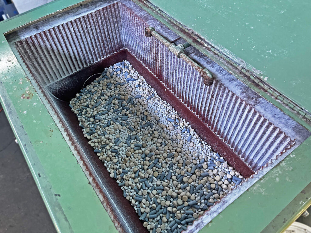 Ultramatic 3 Cu. Ft. Vibratory Finisher, Portaburr3 - Norman Machine Tool